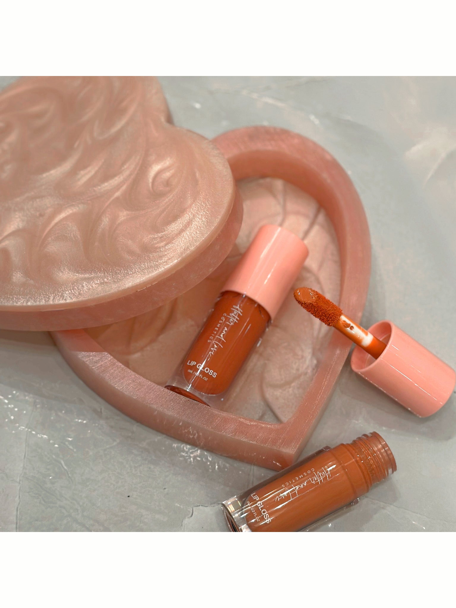 LIPS – Flutter & Love.